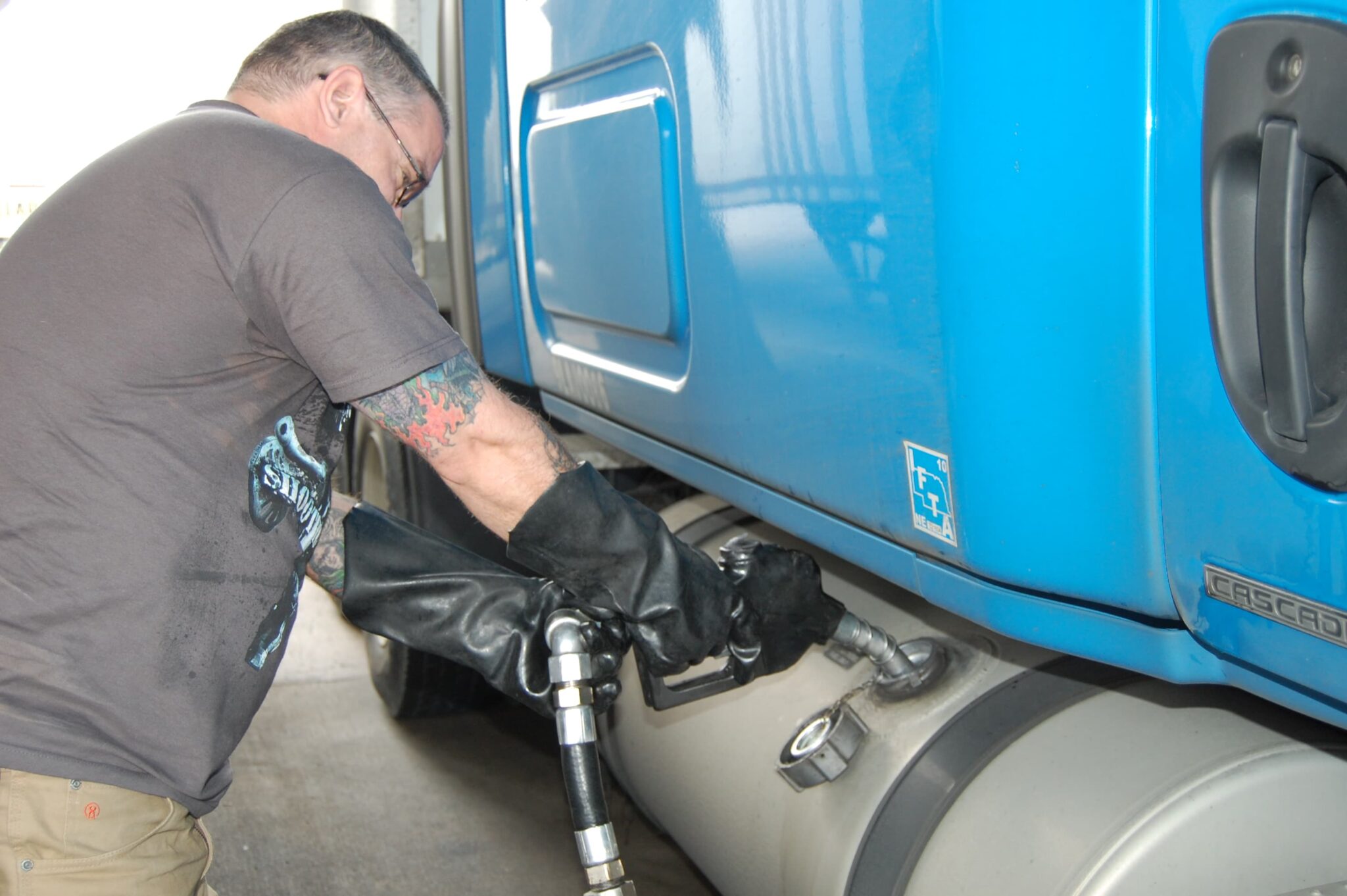 Average on-highway price of gallon of diesel drops two tenths of one ...