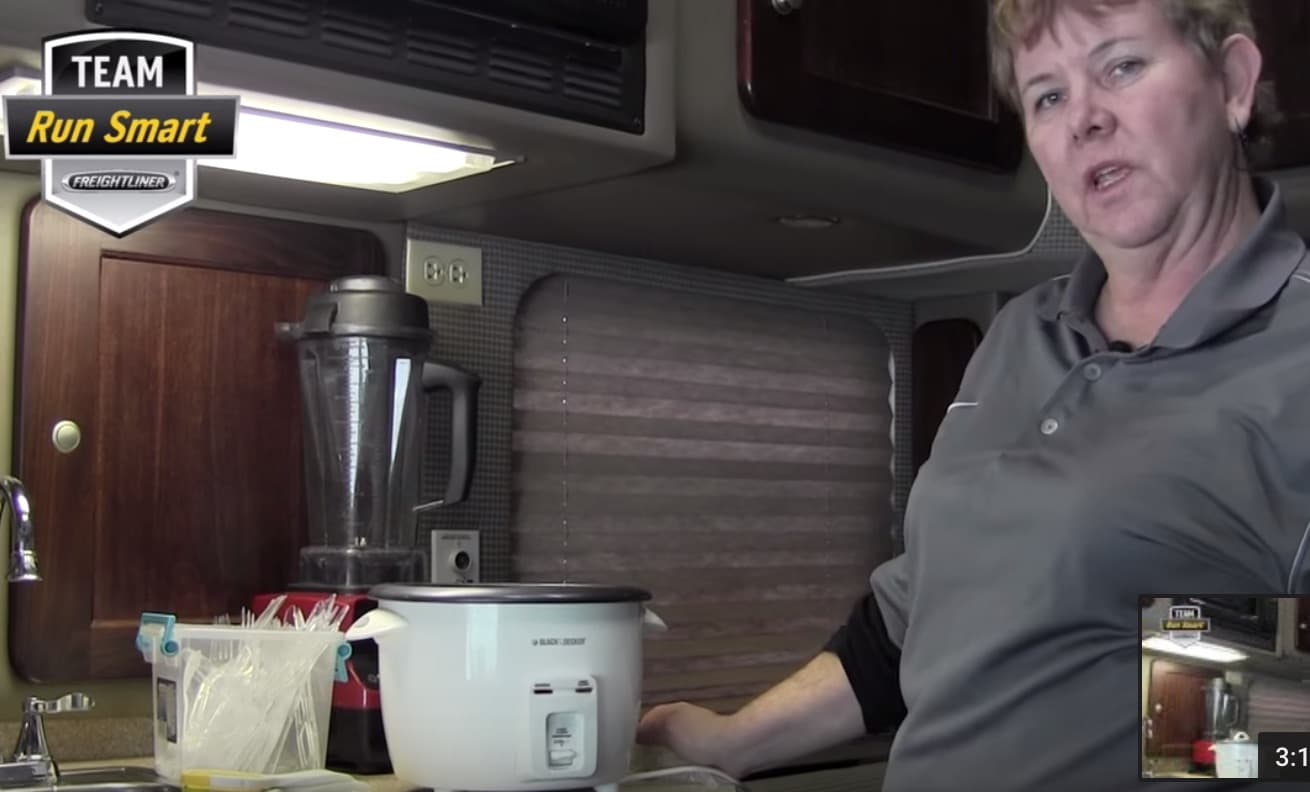 Cooking on the road - Vegetable bean soup - TheTrucker.com