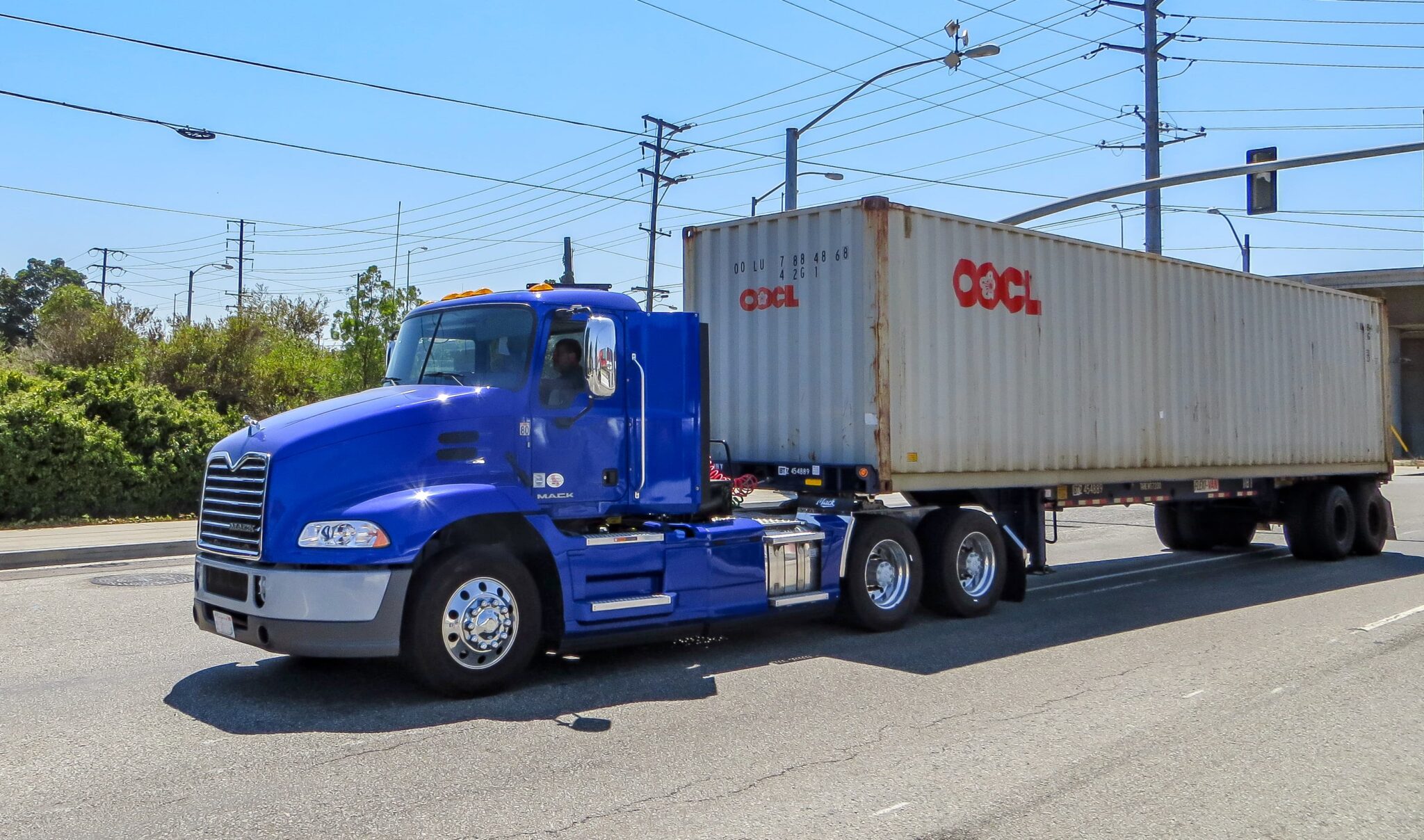 Mack displays second generation hybrid-electric drayage truck ...