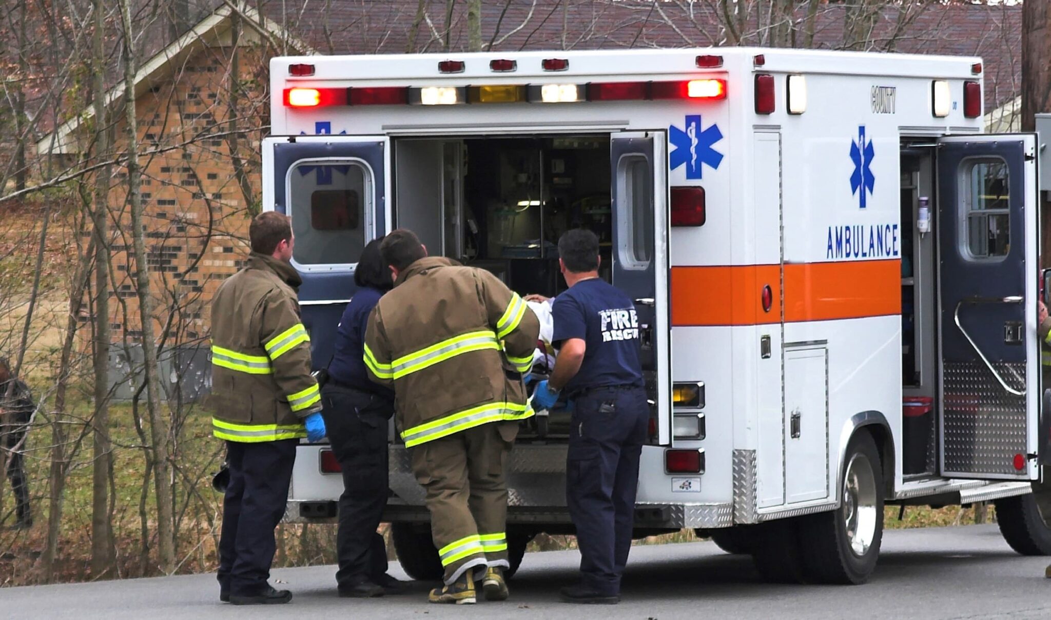 71% of drivers admit to taking photos of stopped emergency vehicles ...