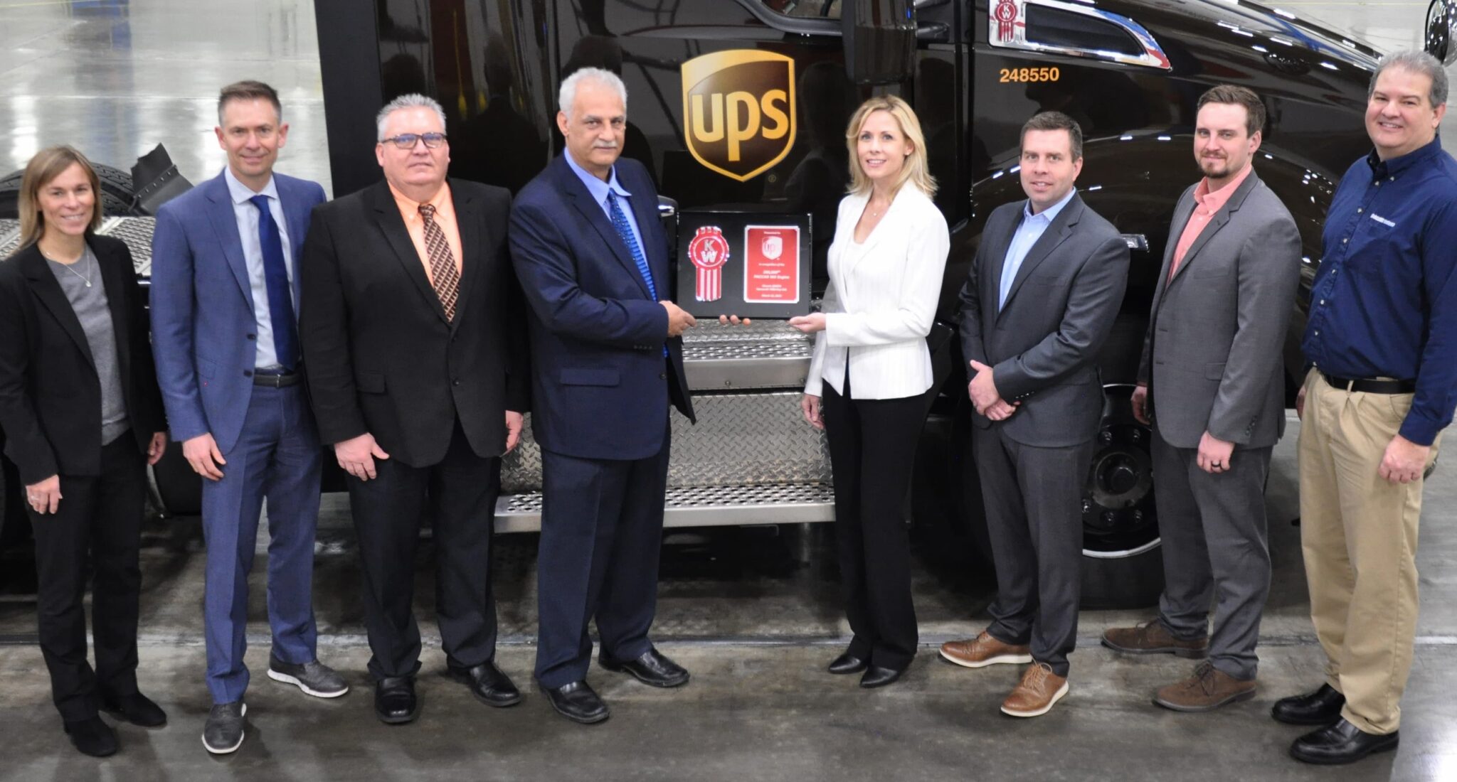 Kenworth delivers tractor with 200,000th Paccar MX engine - TheTrucker.com