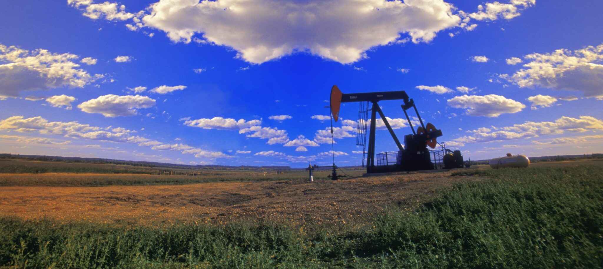 Oil prices climb in wake of Iranian oil sanctions decision - TheTrucker.com