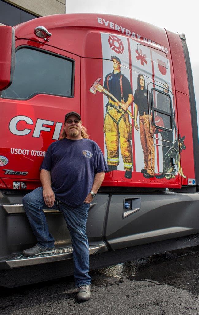 CFI wrap graphics remember those who serve - TheTrucker.com
