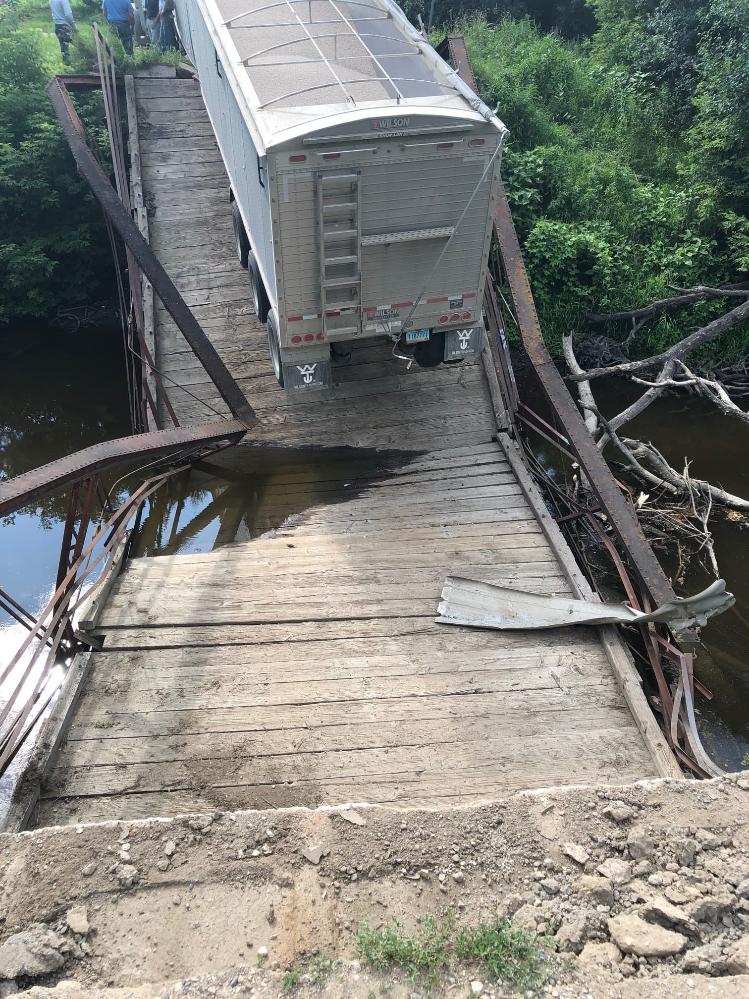 Big rig causes 100-year-old bridge to collapse in North Dakota ...