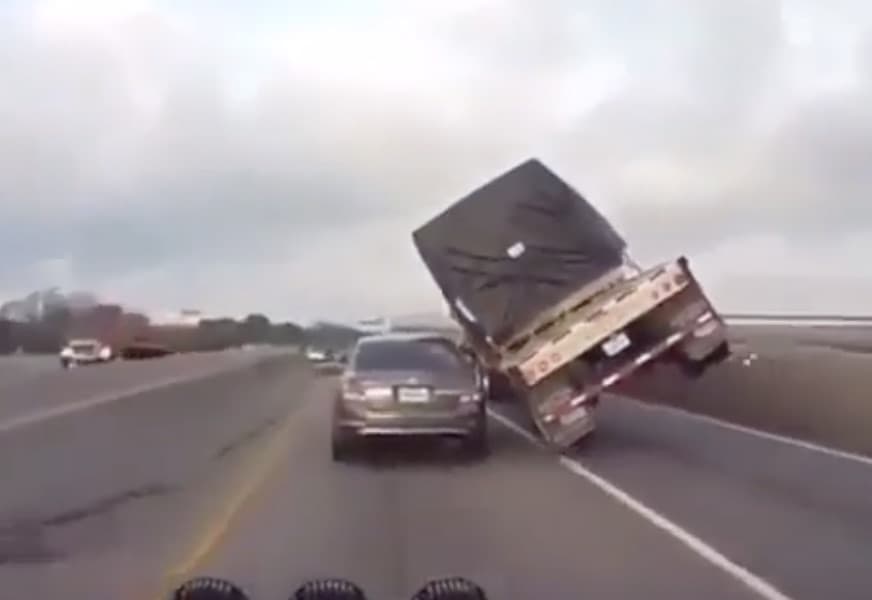 That's some trick driving right there! - TheTrucker.com