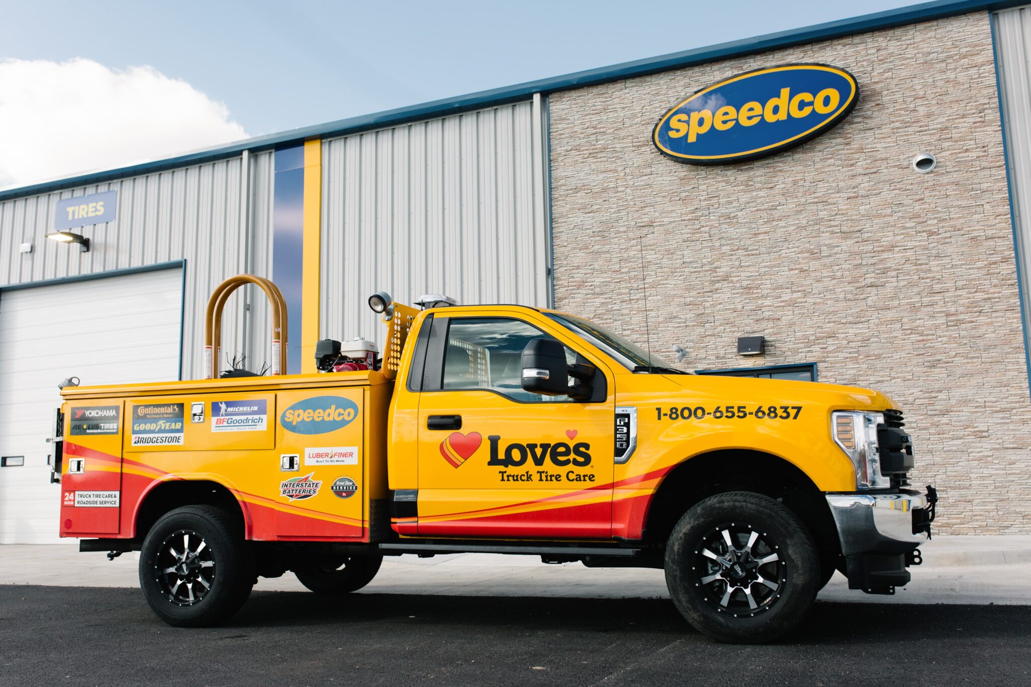 Love s Offering 24 7 Truck Tire Lube Maintenance Service At 6 Love s Offering 24 7 Truck Tire Lube Maintenance Service At 6