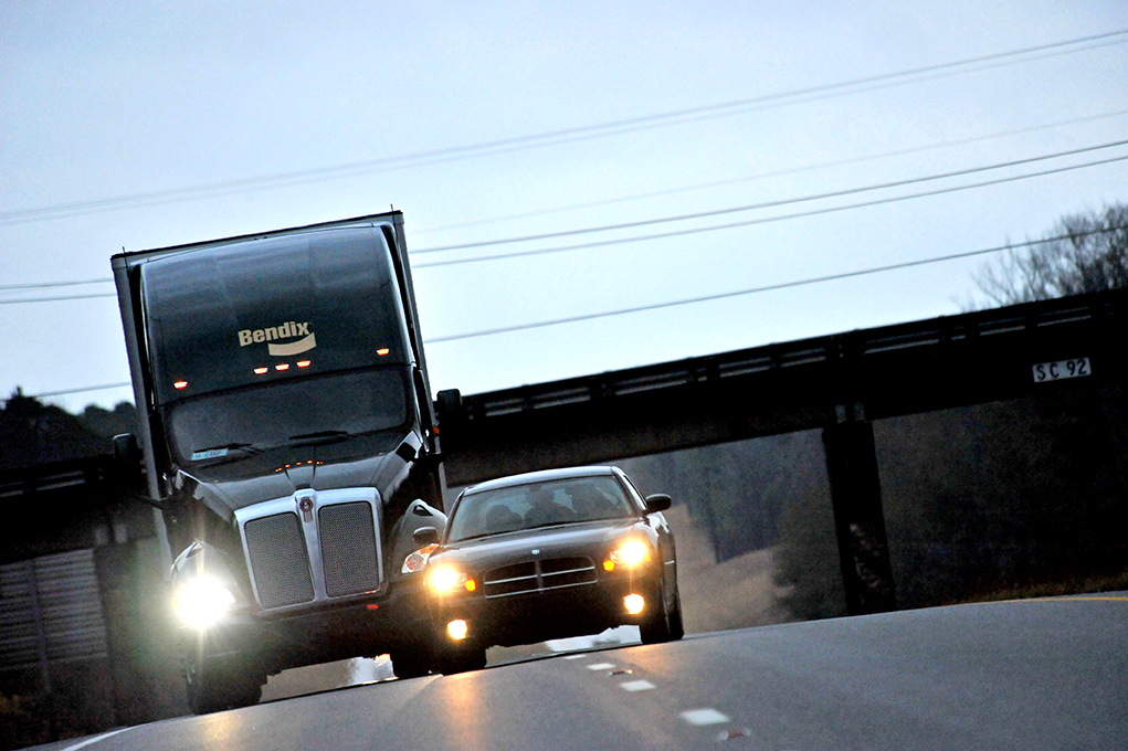 Bendix driver-assistance system adds new features for Kenworth trucks ...