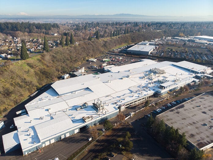 Daimler’s Oregon truck manufacturing plant will meet target of carbon ...