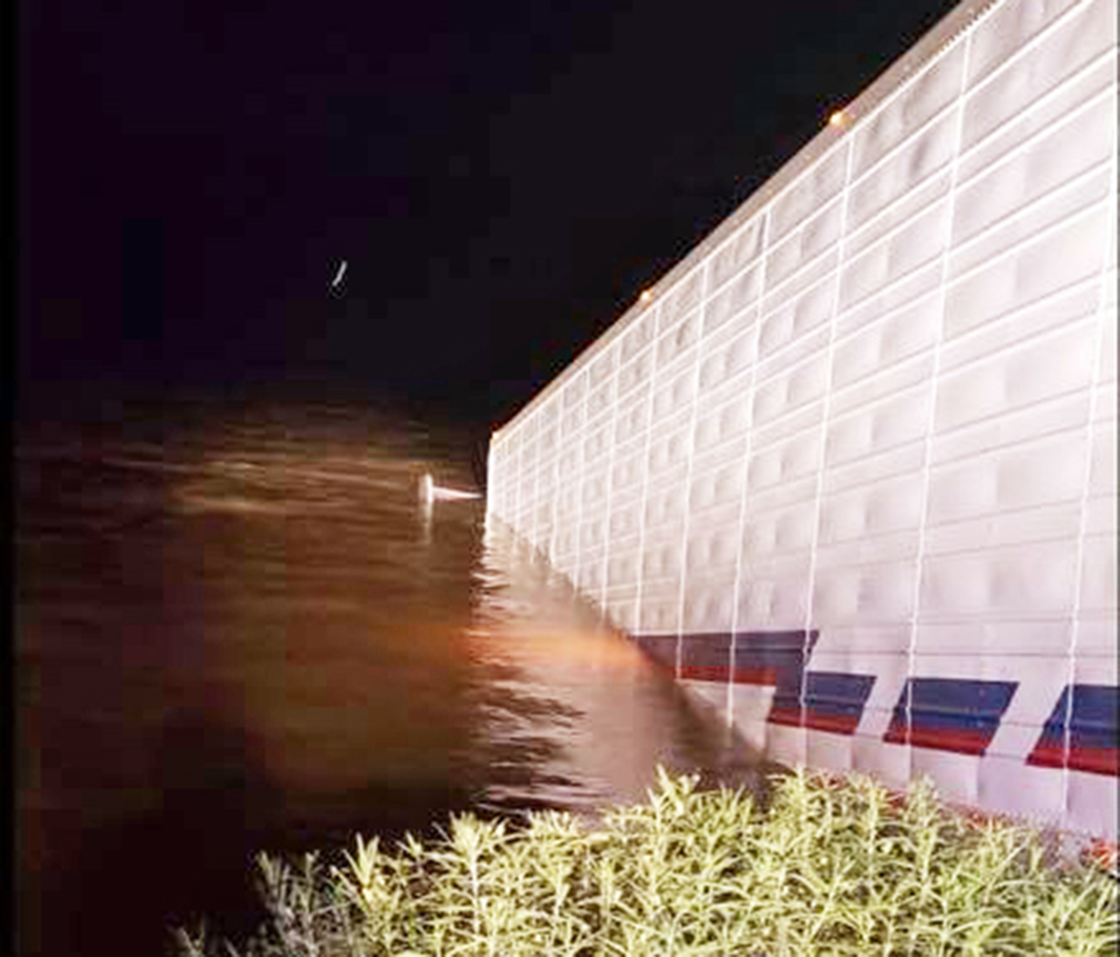 Investigators seek cause of Arkansas River wreck fatality - TheTrucker.com