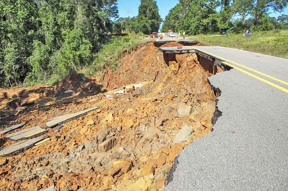 Mississippi preps to repair highway collapse from Ida - TheTrucker.com