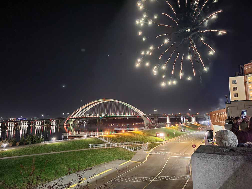 New I-74 bridge over Mississippi River heralded in Iowa, Illinois ...
