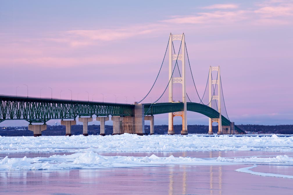Mackinac Bridge closed due to falling ice - TheTrucker.com