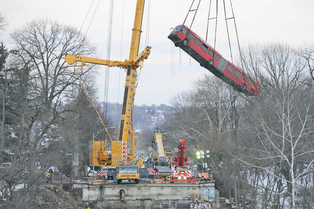 Bus video gives more info about Pittsburgh bridge collapse - TheTrucker.com