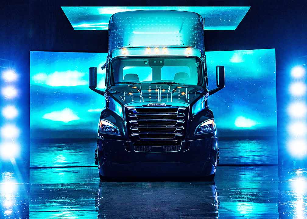 Freightliner debuts production version of battery-electric eCascadia ...