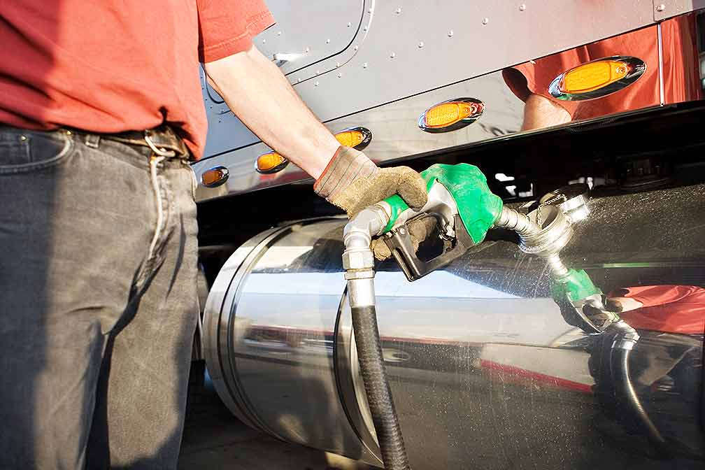 Diesel prices continue downward slide - TheTrucker.com