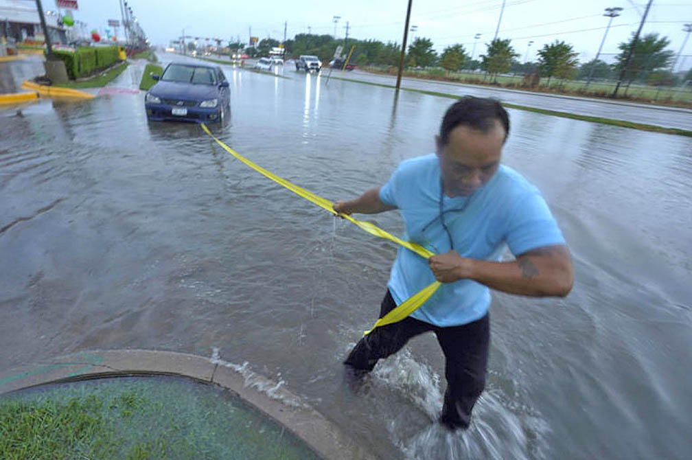 Heavy rain floods streets, roadways across Dallas-Fort Worth area ...