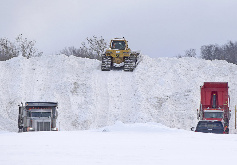 Some roads begin to reopen for CMVs as NY digs out of historic snowfall ...