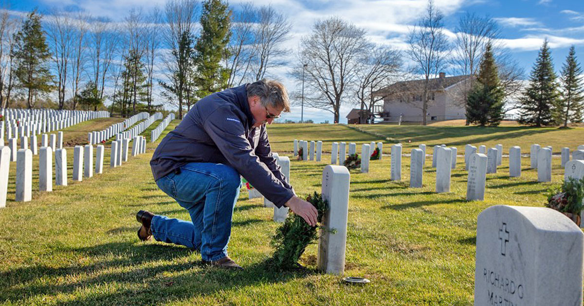 Walmart delivers more than 100K wreaths in support of Wreaths Across ...