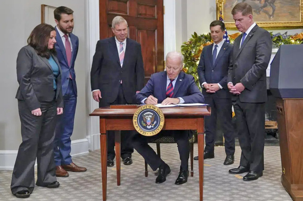 Rail strike averted: Biden signs bill enforcing agreement - TheTrucker.com
