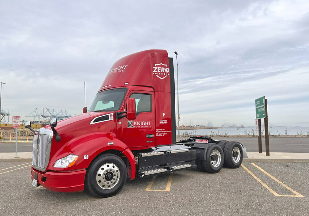 Knight-Swift becomes first major US fleet to receive Kenworth T680E ...