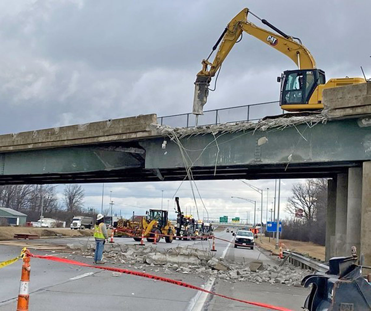 Semi stikes bridge, closes I-75 overpass in Ohio - TheTrucker.com
