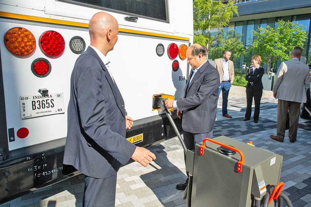 Cummins, Heliox to offer electric vehicle chargers for fleets ...