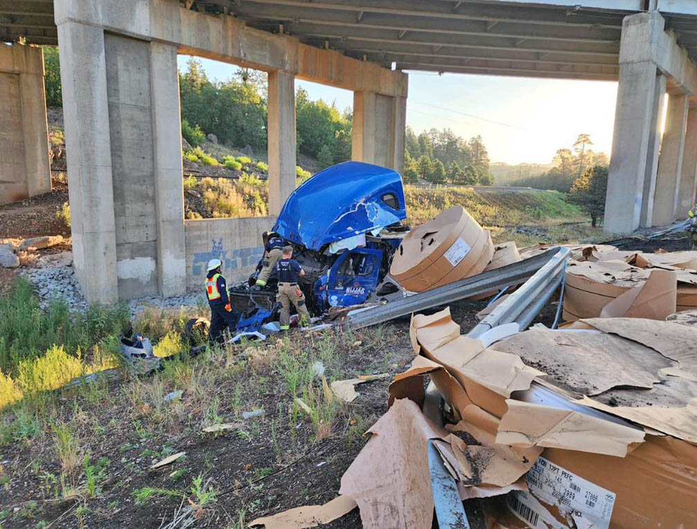 2 injured when tractor-trailer flies off I-40 near Flagstaff, Arizona ...