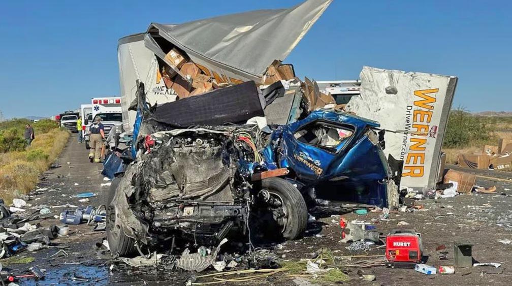 1 dead in Arizona crash involving 2 big rigs - TheTrucker.com