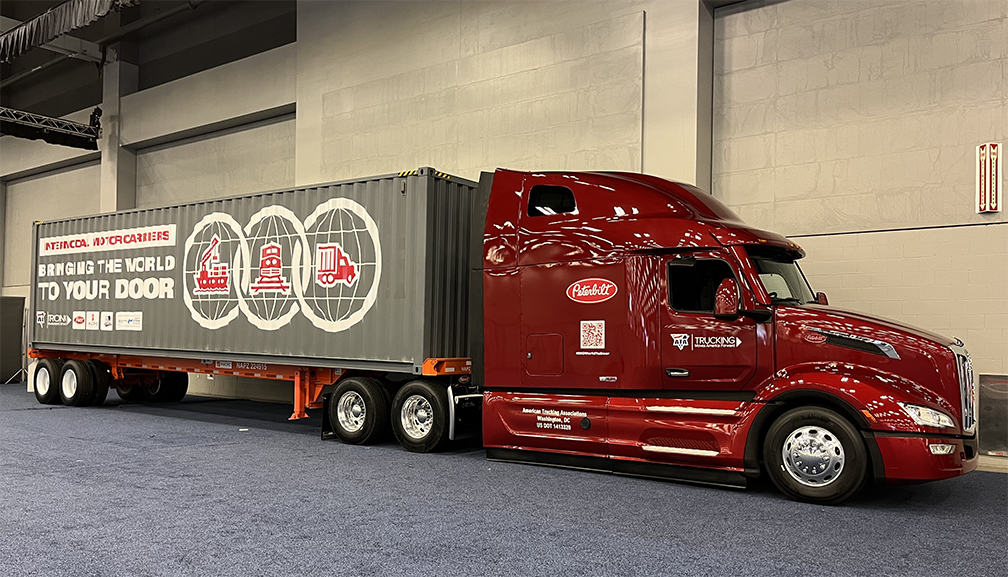 Peterbilt unveils Model 579 UltraLoft for intermodal education ...