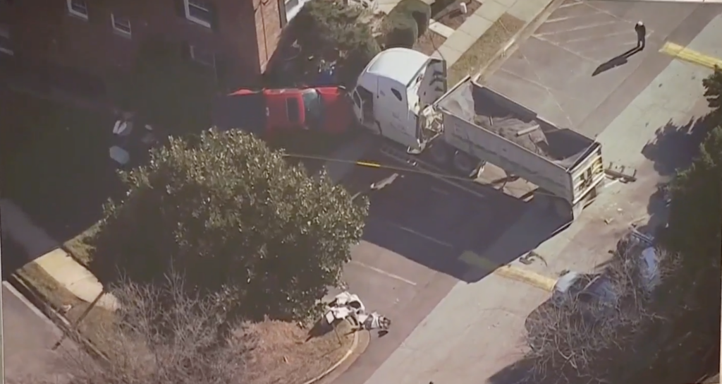 Freight truck crash destroys '30 Rock' actor's home; 4 injured and 11 ...