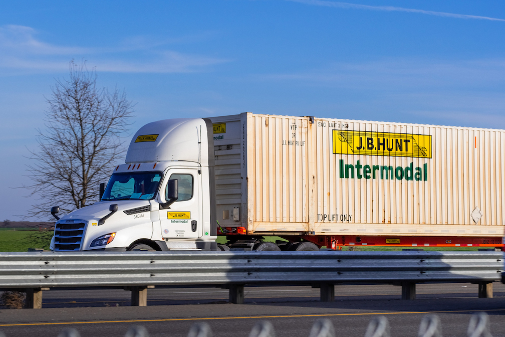 JB Hunt reflects on 35 years of intermodal service - TheTrucker.com