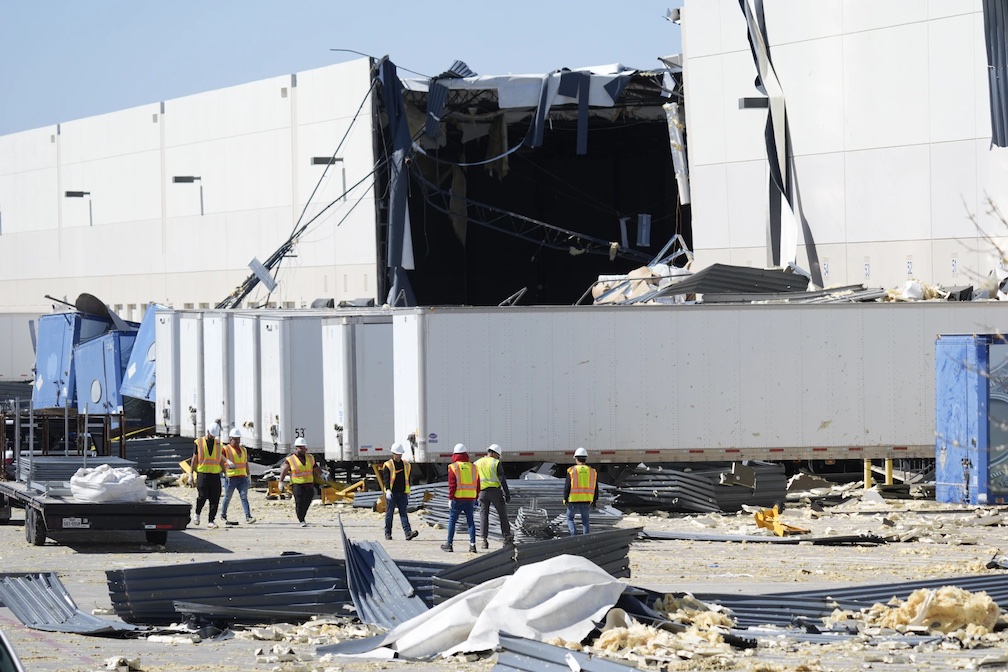 Powerful US storms kill 2 and bring threats from critical fire weather ...