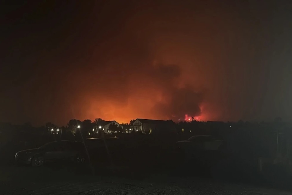 Fast-moving blaze in southwest Utah destroys a dozen structures and ...