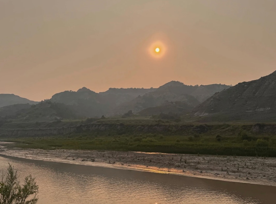 Unhealthy smoke from Canadian wildfires blankets the Upper Midwest when ...