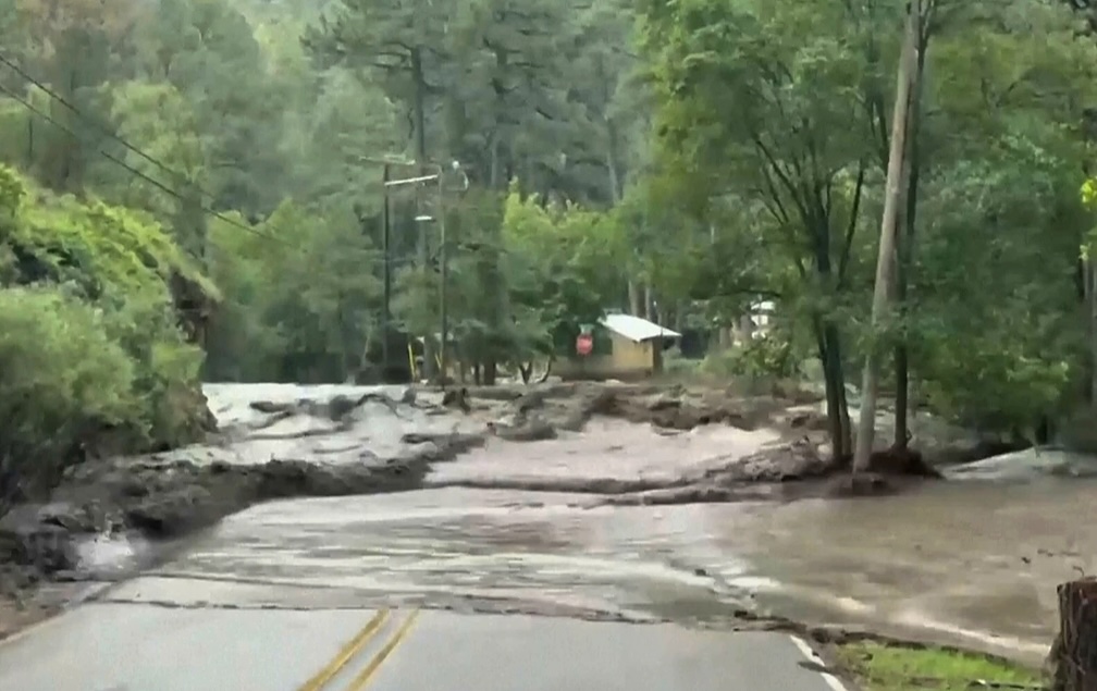 Flash flooding prompts rescues in New Mexico mountain village ...
