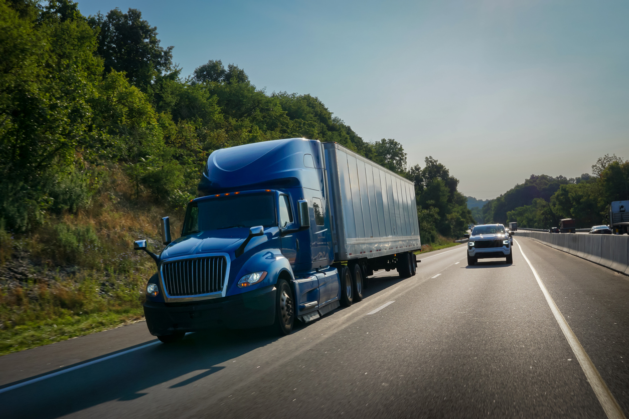 DAT: Load and truck posts decline; spot rates slip again - TheTrucker.com