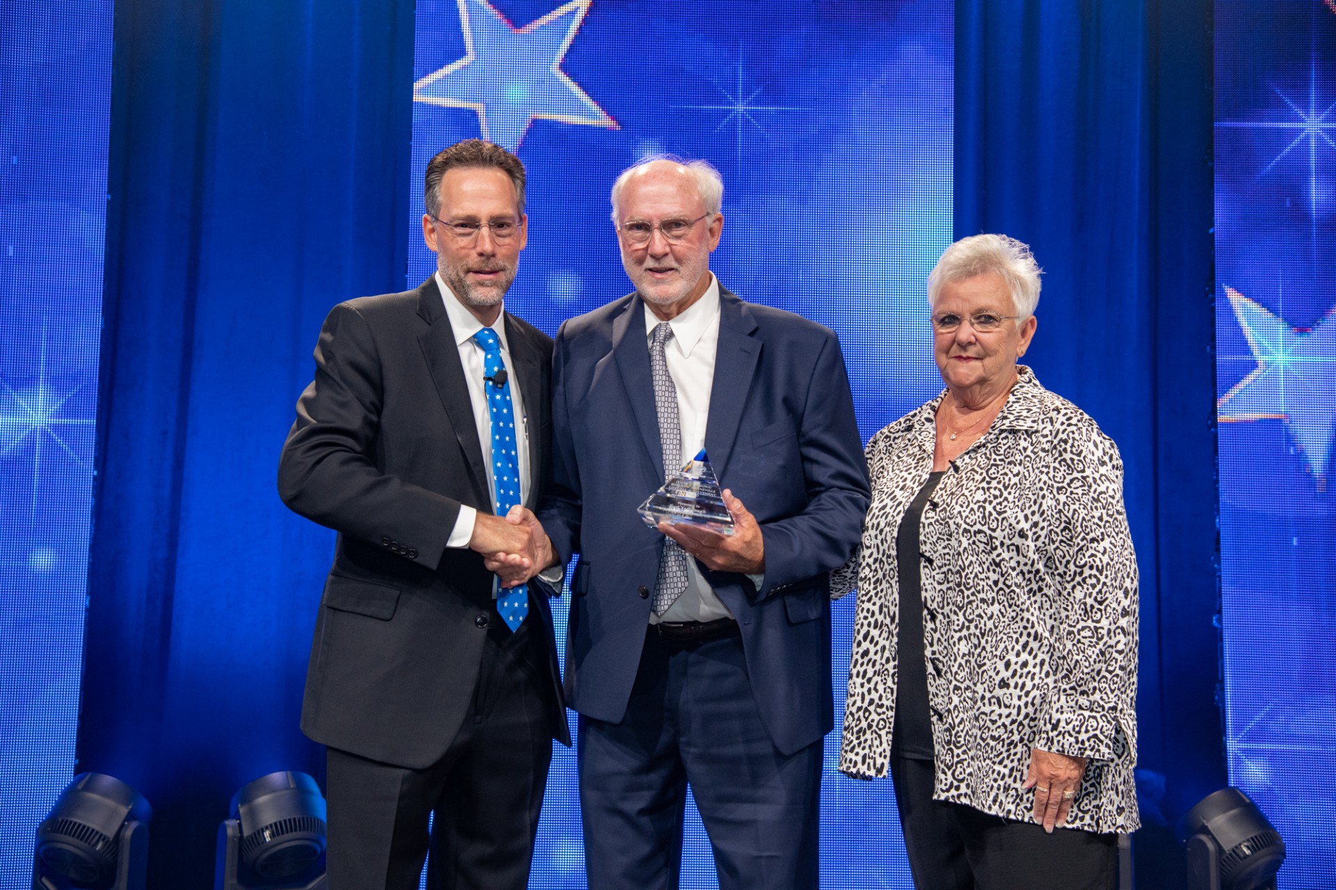 Earl Yarbrough Receives Landstar Lifetime Achievement Award