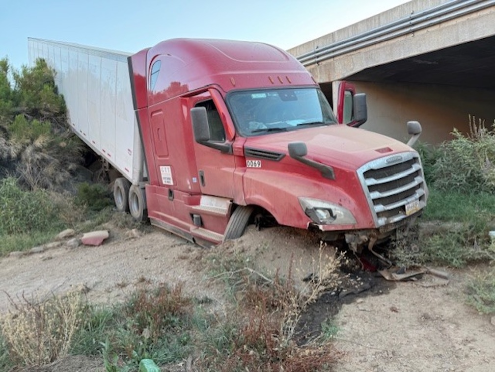 Drowzy big rig driver crashes in Arizona - TheTrucker.com
