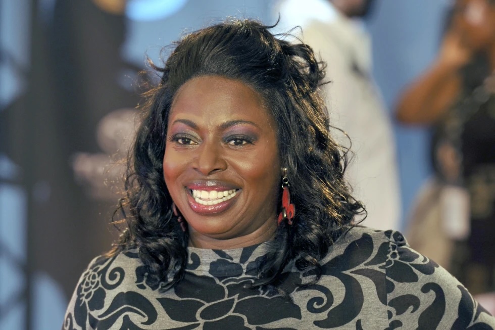 R&B singer Angie Stone’s children sue truck company for her death in ...