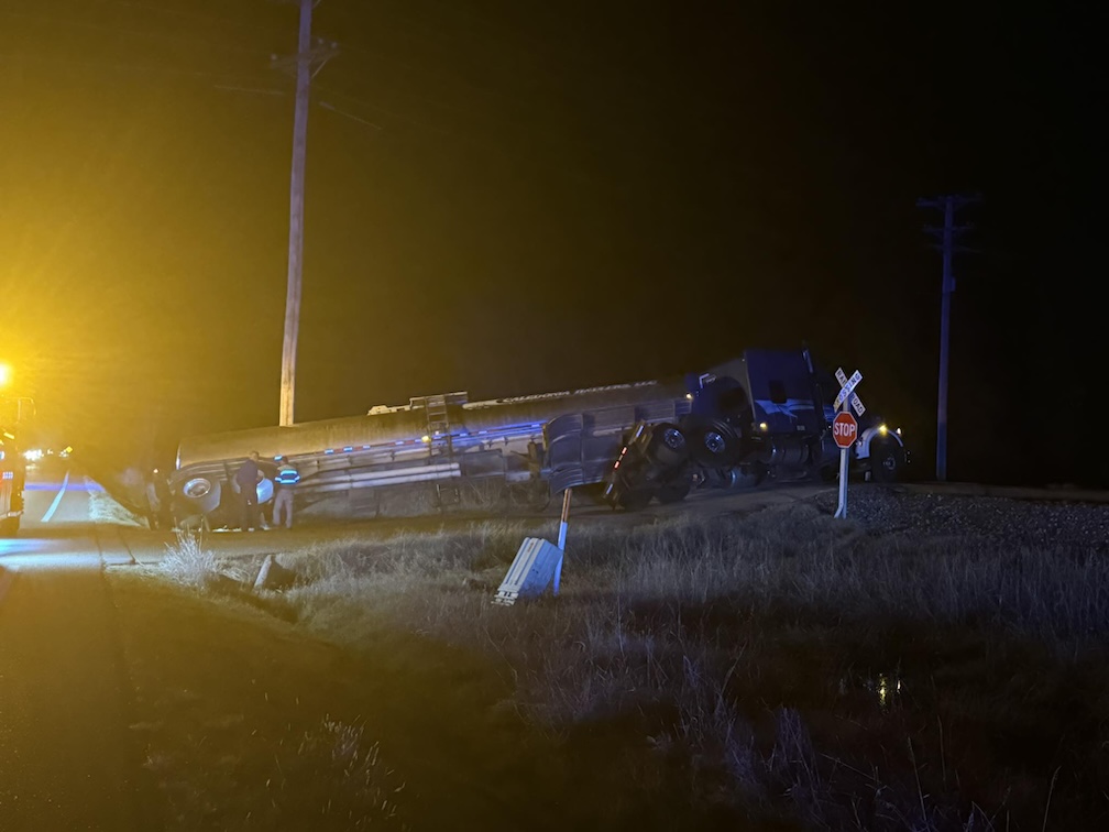 Big rig nearly overturns on train track in rural Arkansas - TheTrucker.com